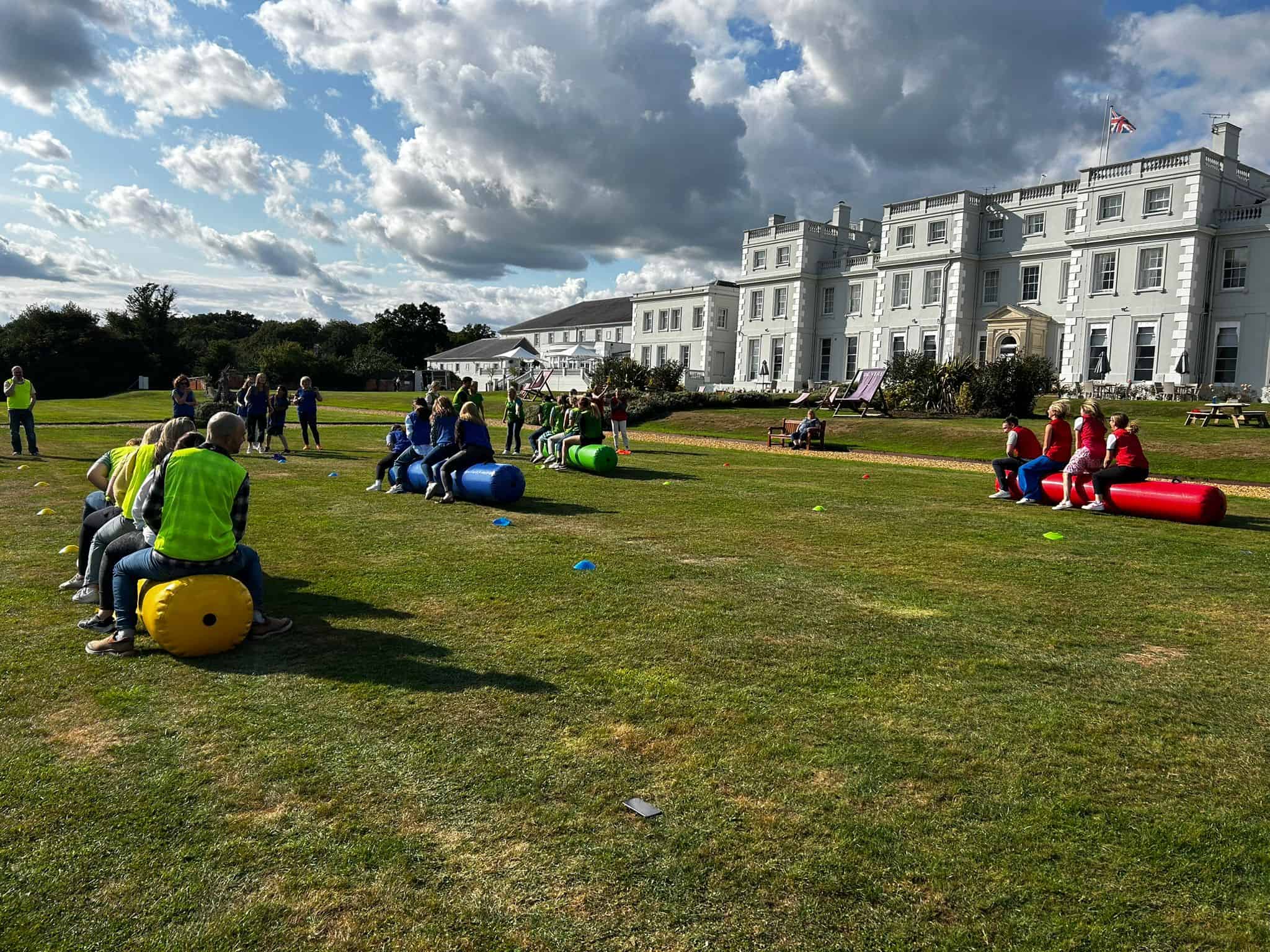 Top 14 Outdoor Team Building Activities | Team Tactics