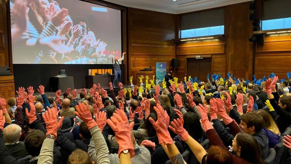 10 Team Building Activities That Build Trust | Team Tactics