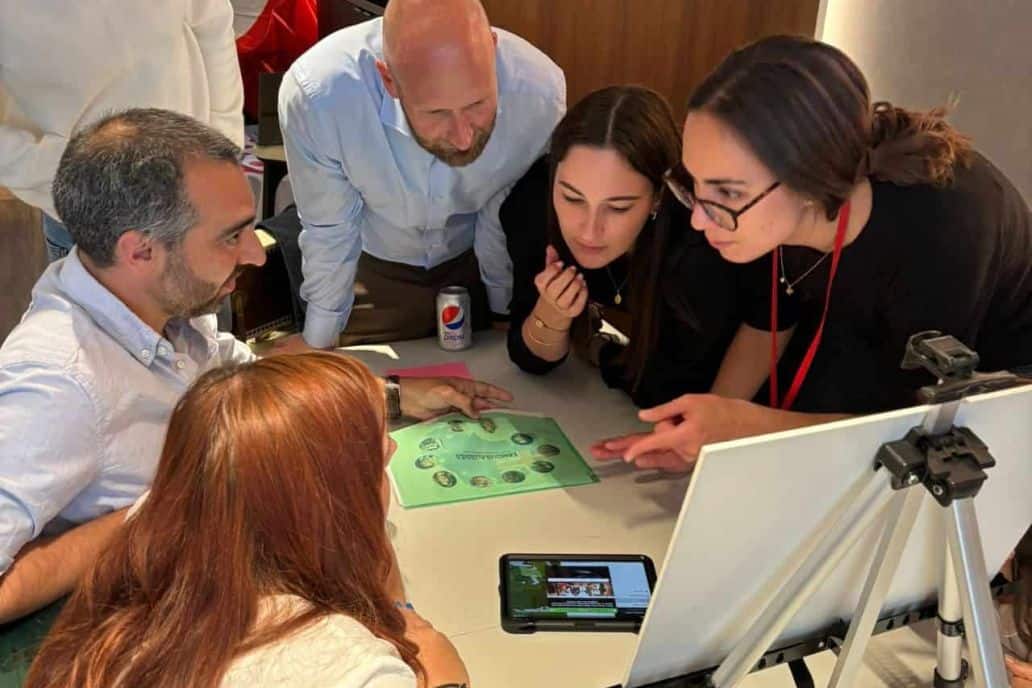 47 Team Building Quotes to Motivate & Inspire Your Team | Team Tactics